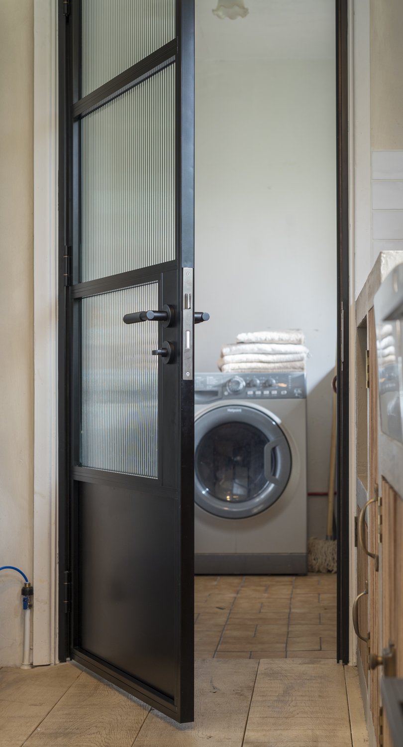 Aluminium internal doors and screens